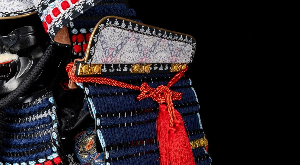 Sengoku Glory Reborn: Blaue und schwarze Samurai-Rüstung des Oda-Clans ...