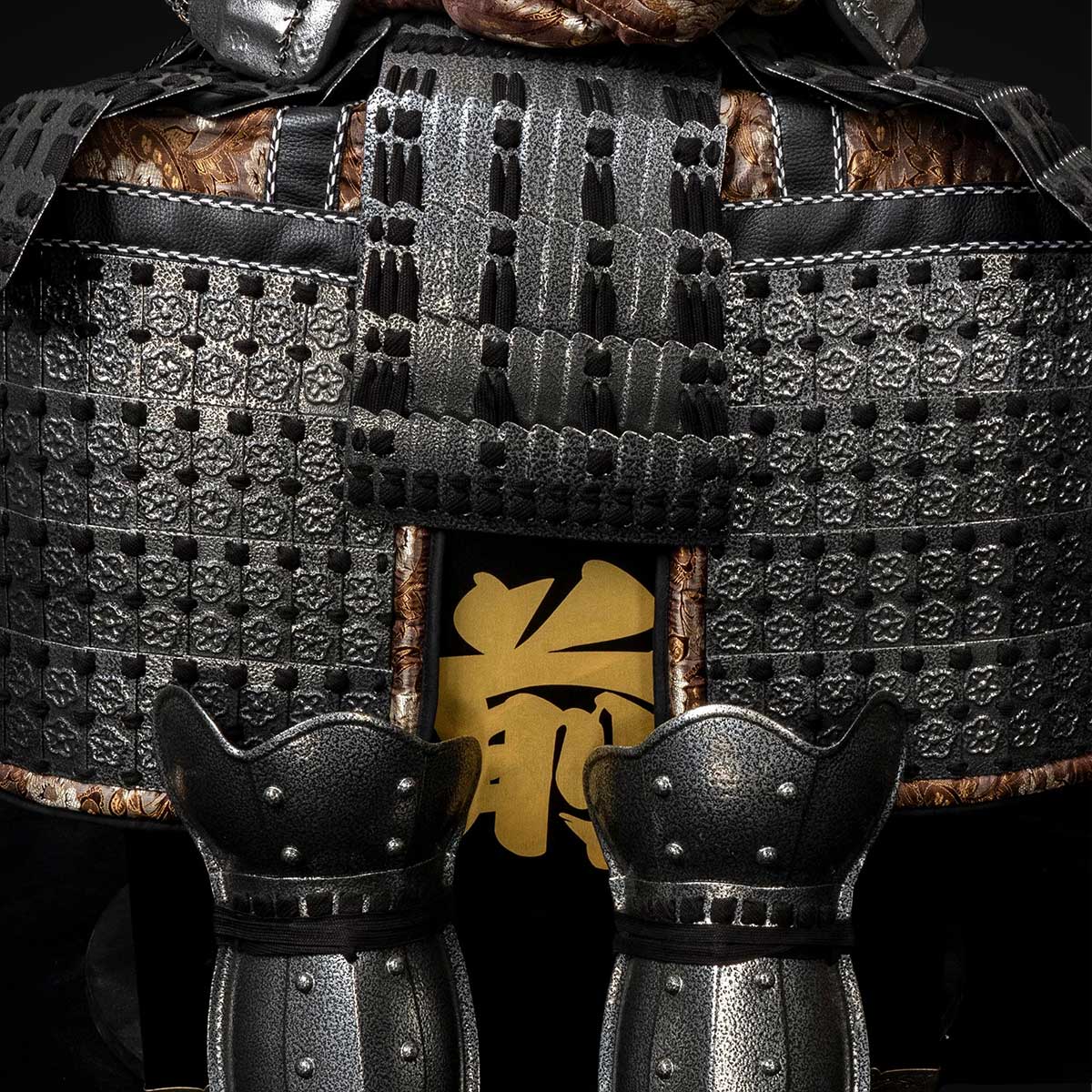 Handmade Life-Size Tokugawa Clan Samurai Armor – Authentic Japanese Yo ...