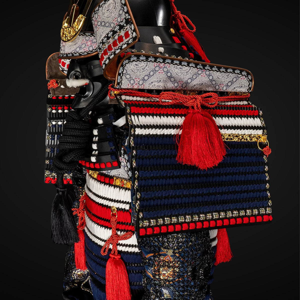 Handmade Life-Size Oda Clan Samurai Armor – Kachi Black & Red Yoroi ...