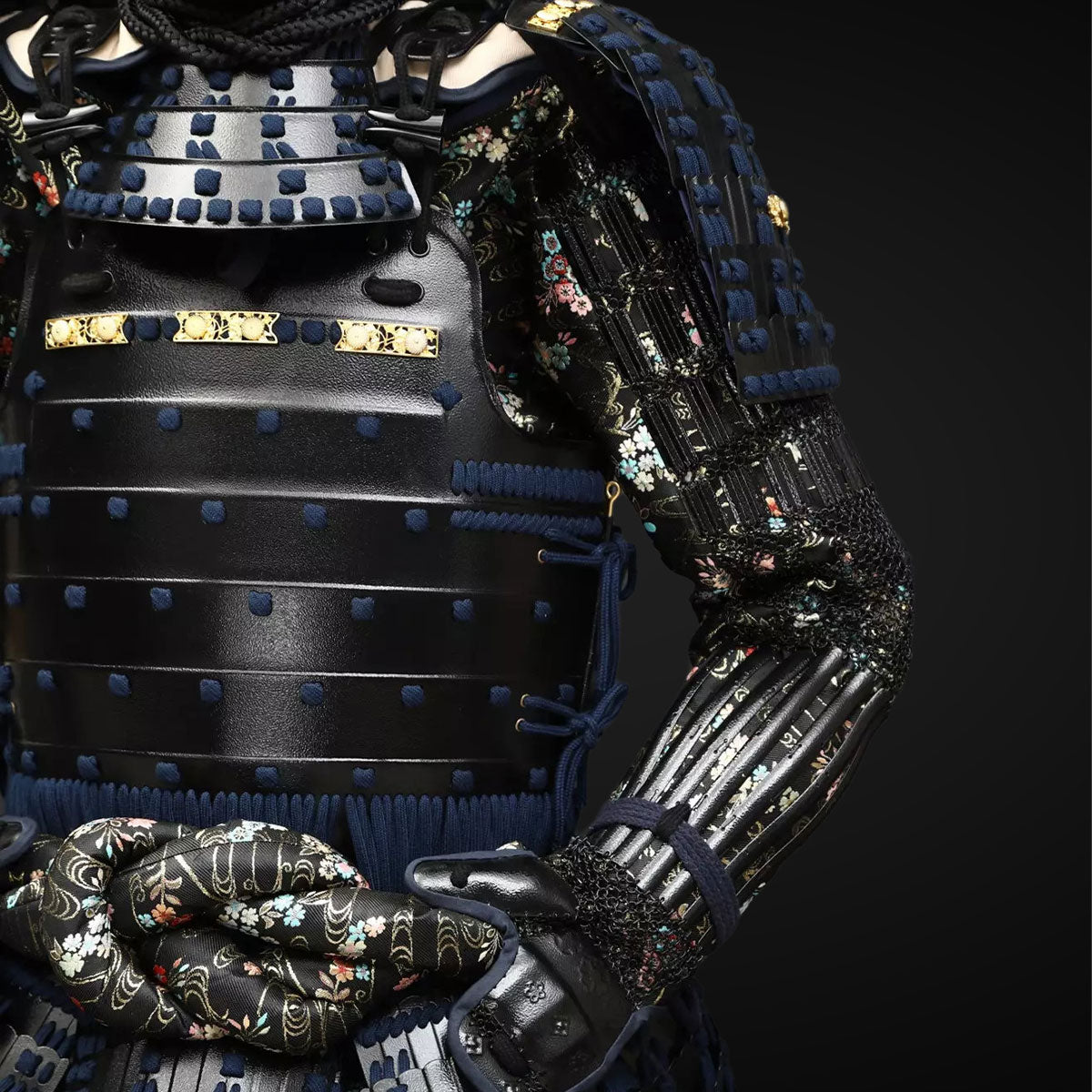 Handmade Life Size Yoroi,Oda Clan Black Samurai Armor with Antlers Hel ...